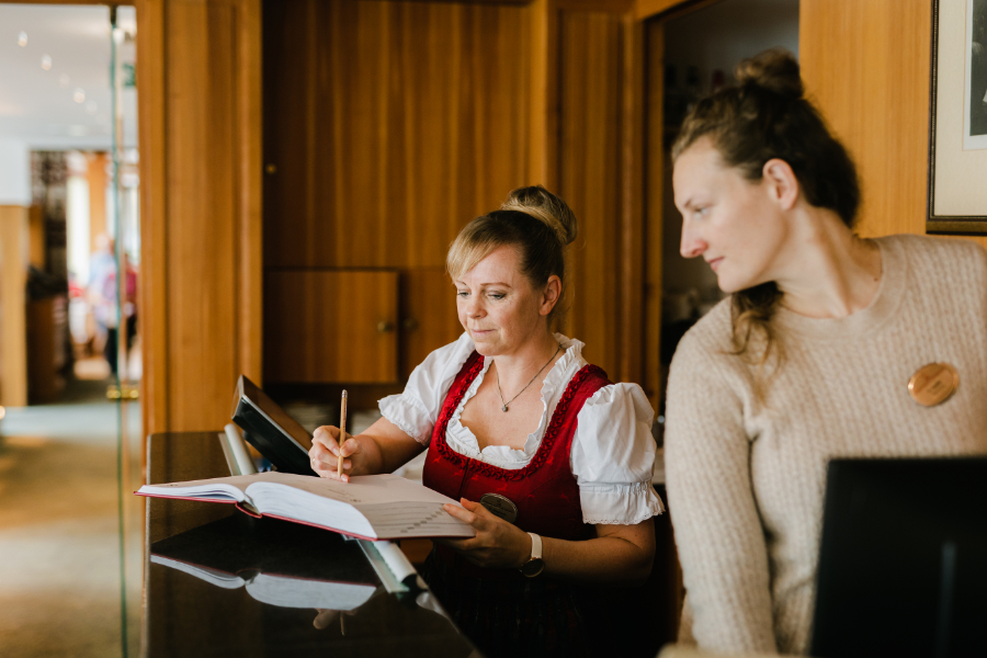 Gastronomie & Hotellerie An der Rezeption arbeiten - Hogastjob